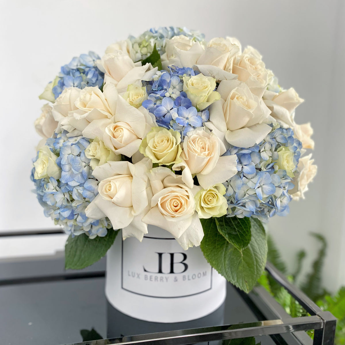 Roses and Hydrangeas Bouquet – Lux Berry & Bloom
